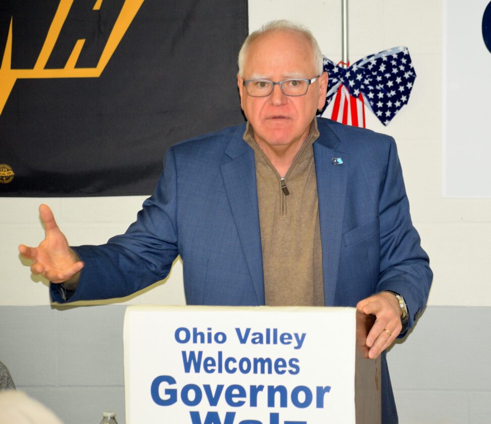 Former VP candidate Tim Walz engages Democrats in Martins Ferry | News ...